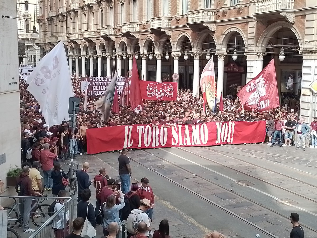 Nel giorno degli Invincibili in 15mila gridano: "Cairo vattene, il Toro ...