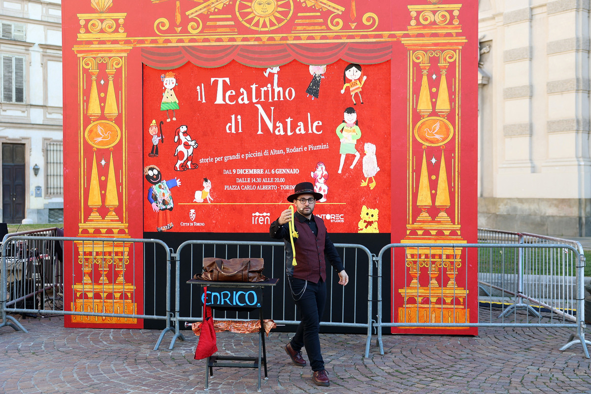 In piazza Carlo Alberto il teatrino di Natale porta in scena le fiabe ...