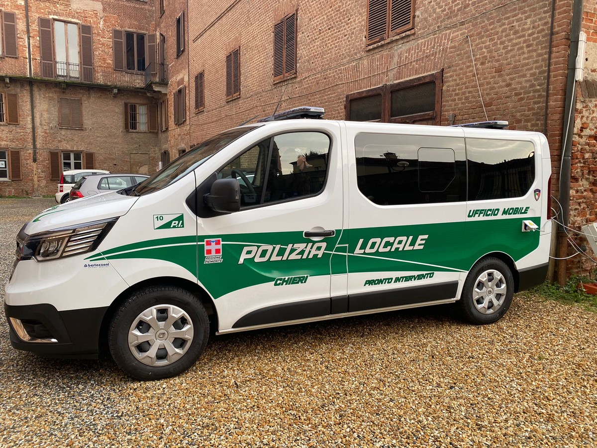 A Chieri presentato l'Ufficio Mobile della Polizia locale - Torino Oggi