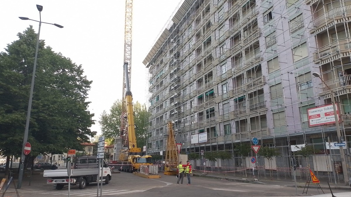 Arriva la super-gru e piazza San Gabriele da Gorizia si chiude: per tre ...