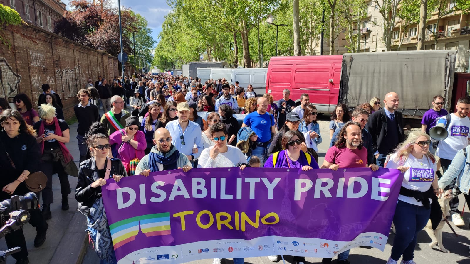 In 1000 al Disability Pride di Torino per i diritti e l'orgoglio delle persone disabili [FOTO ...