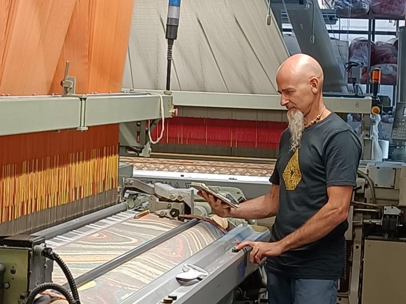 Lavorare nell'industria tessile: aperto un corso di formazione gratuito ...