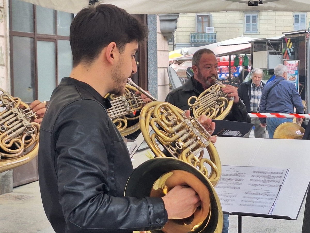 Festa per i 20 anni della Filarmonica di Torino. Un quintetto di corni ...