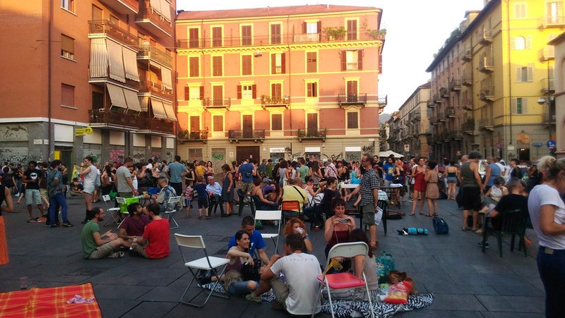 "Dormire in piazza Santa Giulia è come dormire a bordo di un tratto ...
