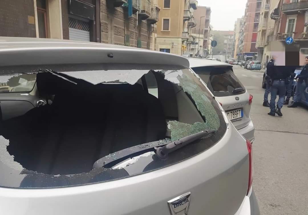 Violenta rissa in Barriera: spaccato in mille pezzi il lunotto di un ...