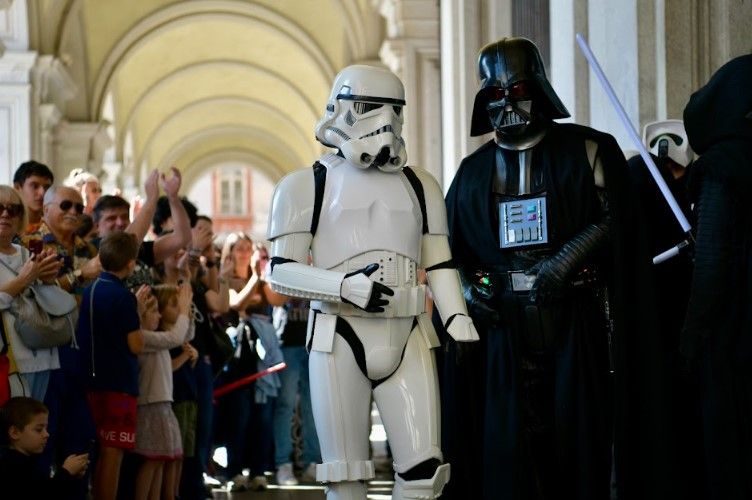 I personaggi di Star Wars si impossessano del centro di Torino ...