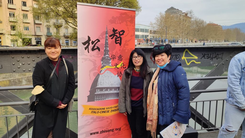 Aurora, i bambini decorano la Dora con opere di calligrafia e lanterne ...