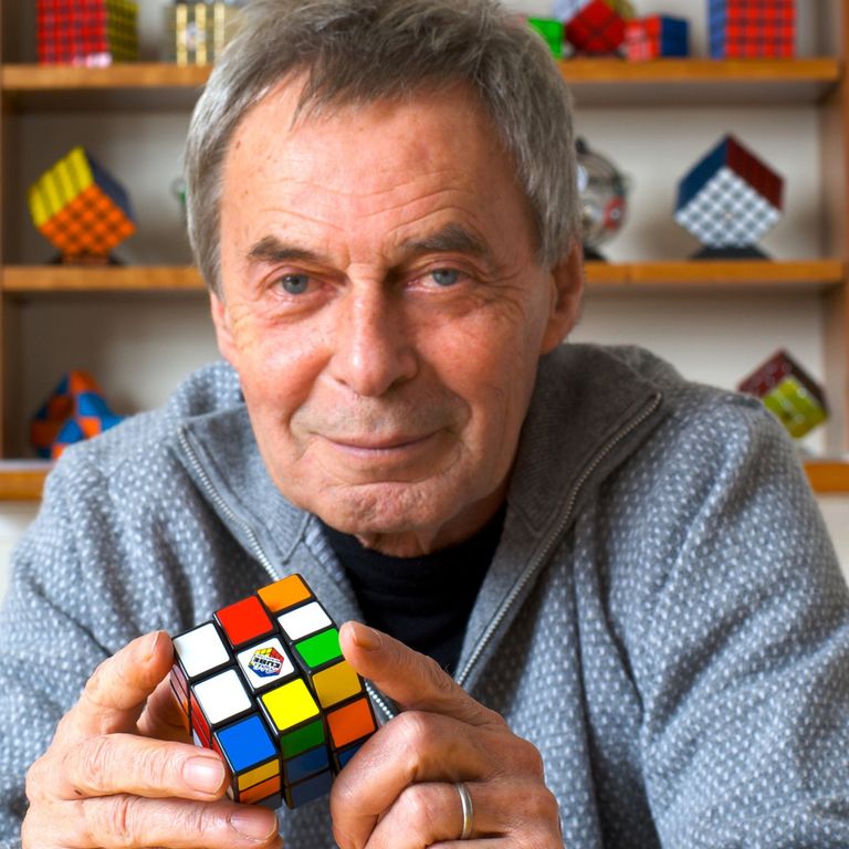 A Cuneo la mostra per il 50° anniversario del Cubo di Rubik, il ...